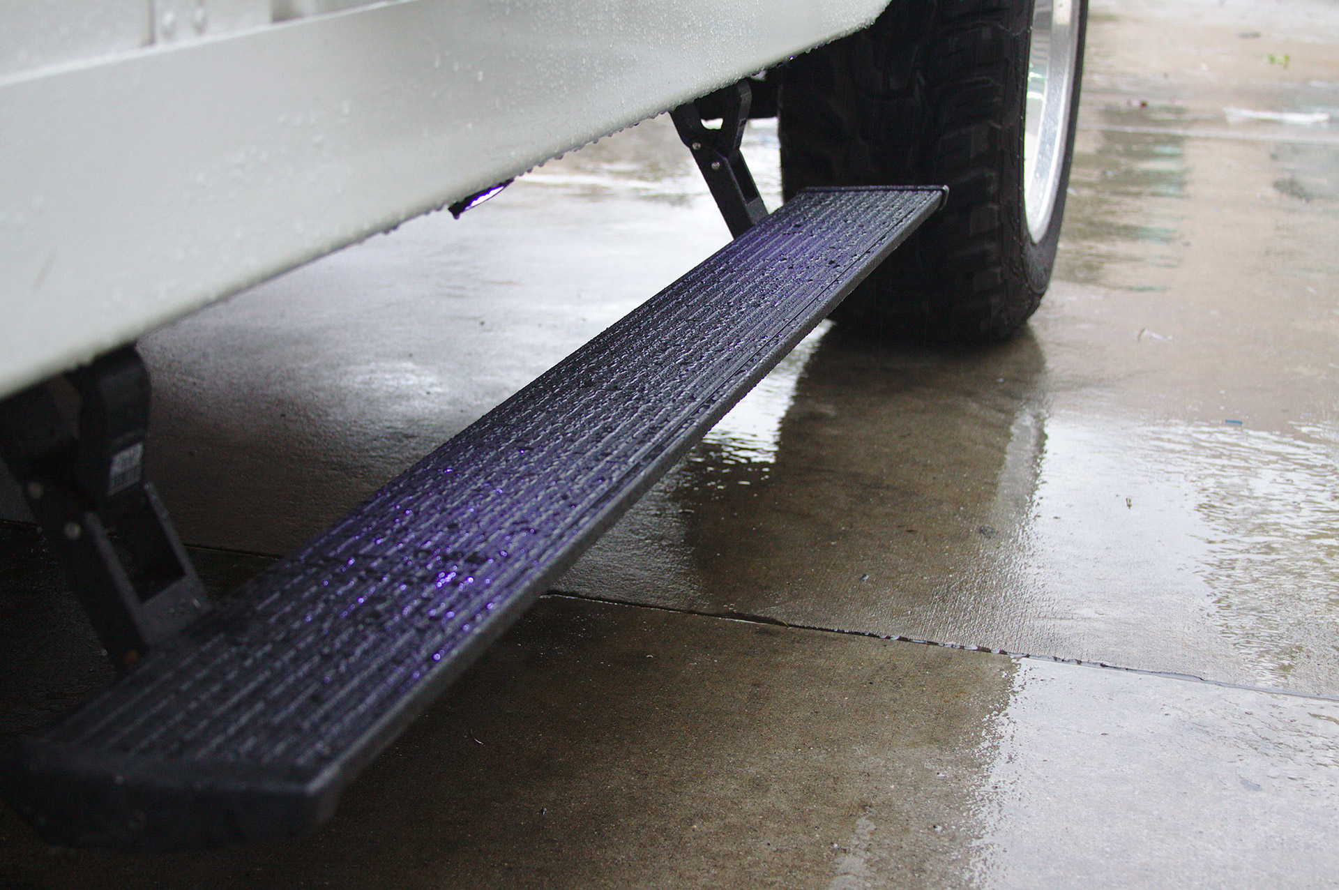 HUMMER H1 Predator Amp Research Drop-down Power Steps: Hummer Parts Club